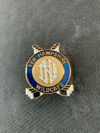 VINTAGE UNH HOCKEY UNIVERSITY OF HAMPSHIRE WILDCATS - GOALIE PIN ...