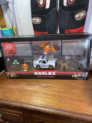 Roblox Most Wanted Play Set W/ Includes 2 Exclusive Virtual Items 17pcs ...